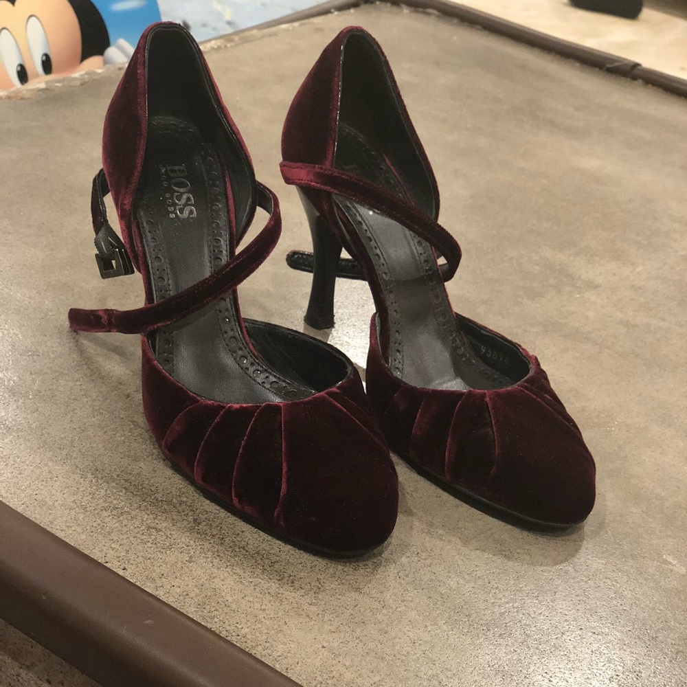 Hugo Boss Dark Cherry Red Velvet Pumps - Gem